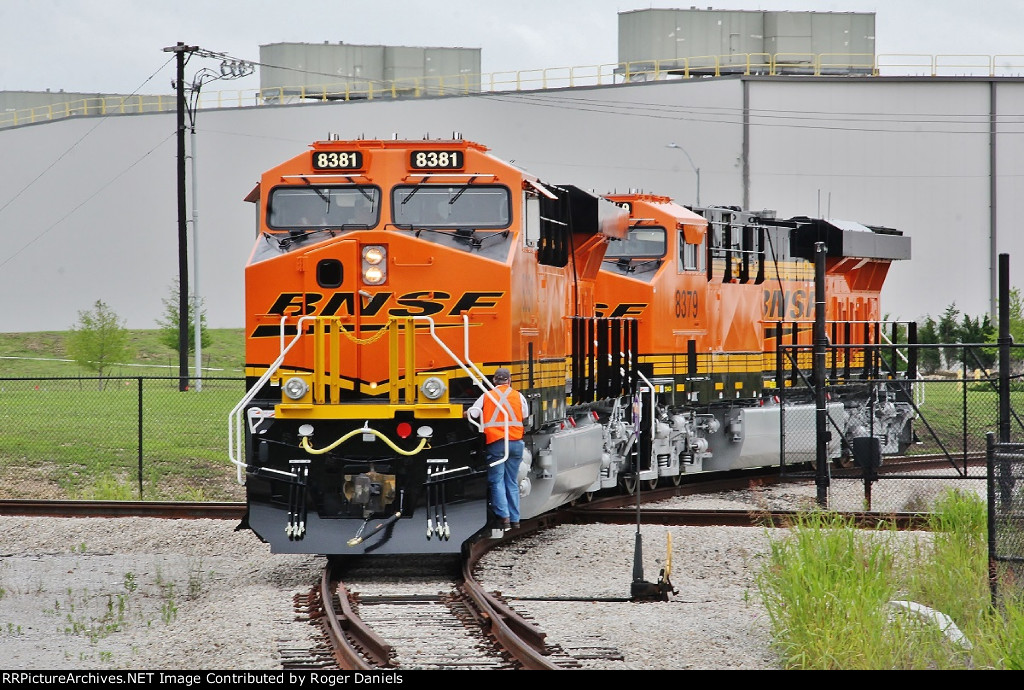 BNSF 8381